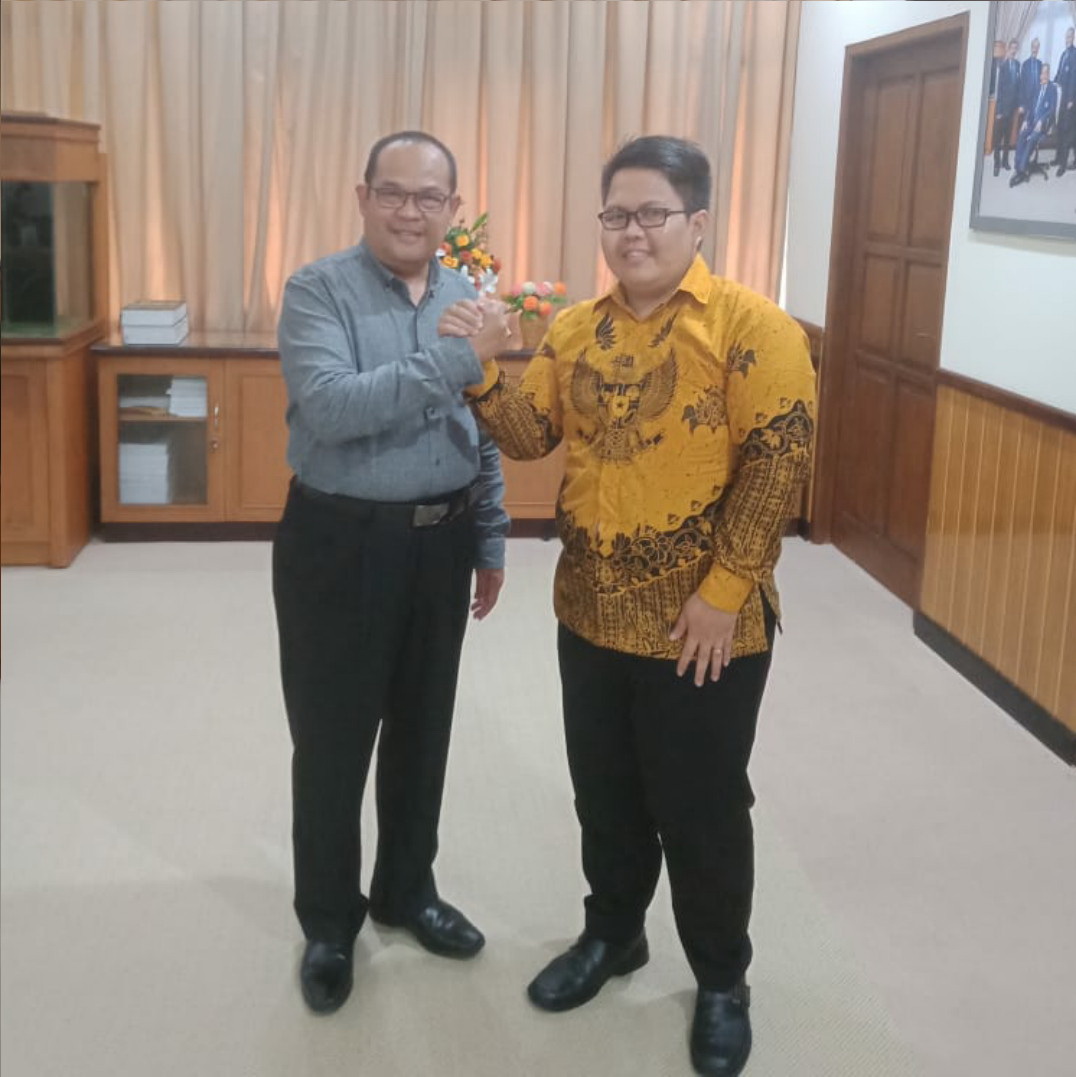 INSPIRASI DARI SUTRISNA WIBAWA | Universitas Negeri Yogyakarta INSPIRASI DARI SUTRISNA WIBAWA | Universitas Negeri Yogyakarta